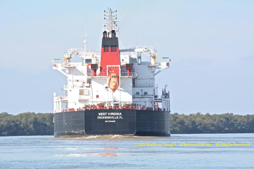 Images of Jones Act Tanker MT ‘West Virginia’ in Mississippi River ...